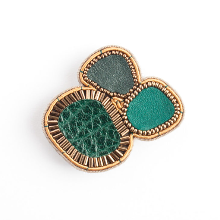 La broche, un accessoire chic, élégant et facile à porter au quotidien